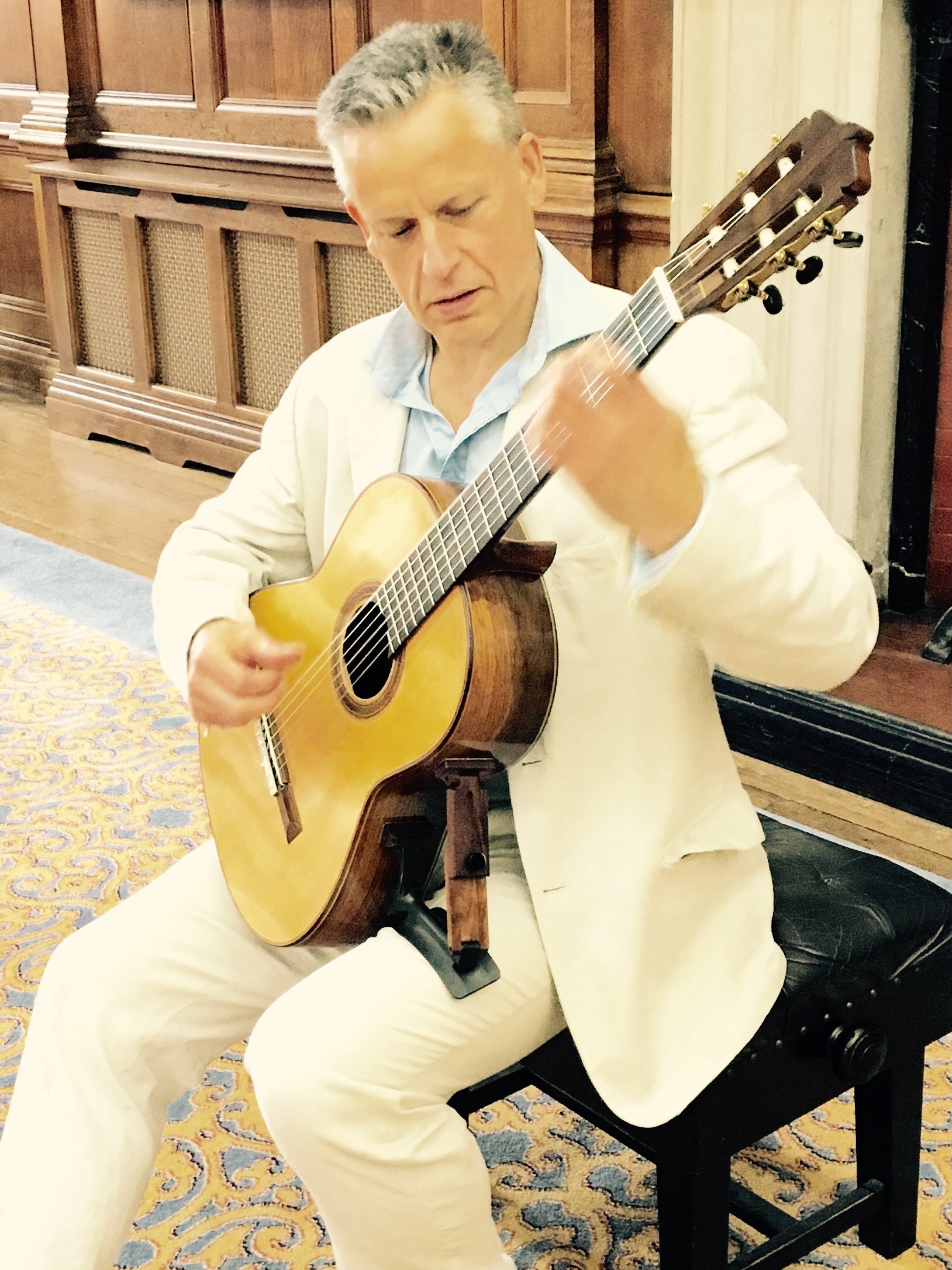 Mark Jennings | Classical Guitarist